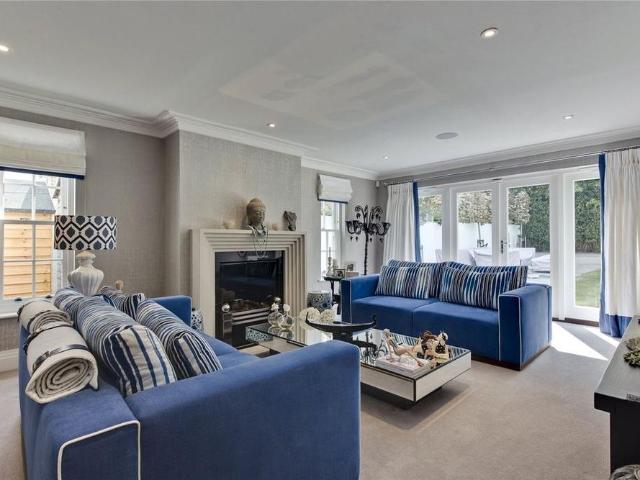 5 bedroom detached house to rent