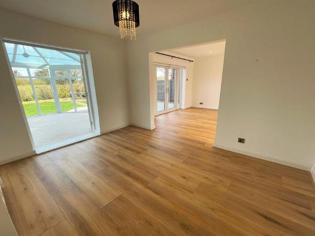 5 bedroom detached house to rent