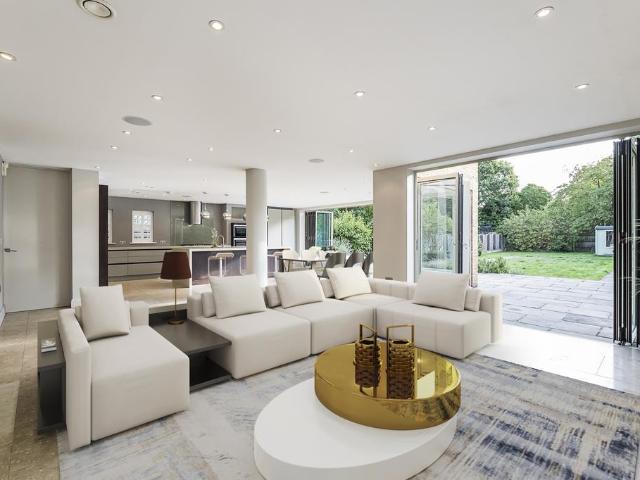 5 bedroom detached house to rent