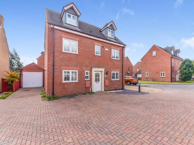 5 bedroom detached house to rent