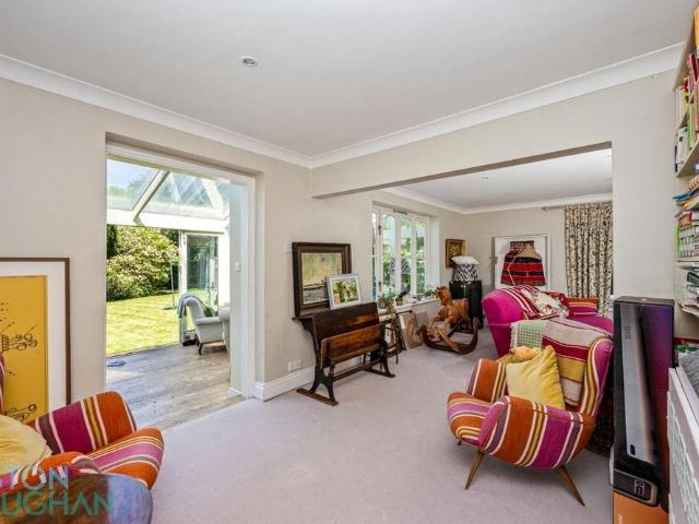 5 bedroom detached house to rent