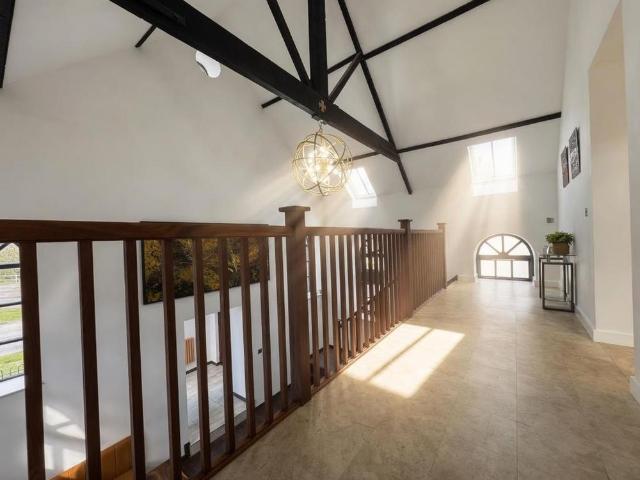5 bedroom detached house to rent