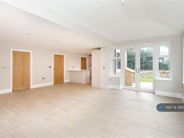 5 bedroom detached house to rent