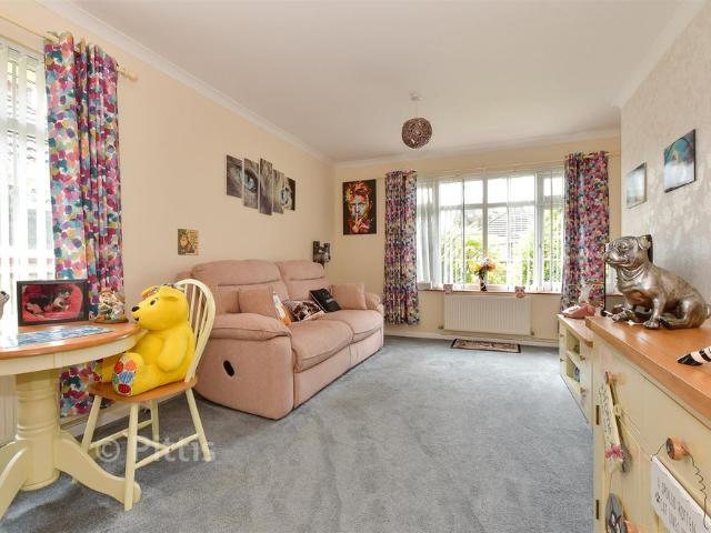 5 bedroom detached house to rent
