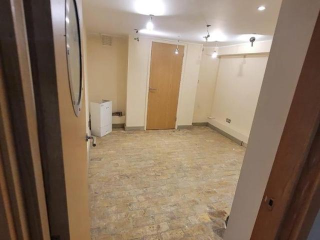5 bedroom detached house to rent
