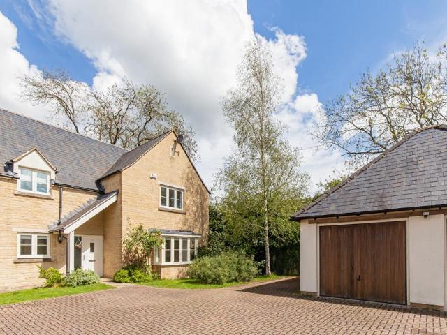5 bedroom detached house to rent
