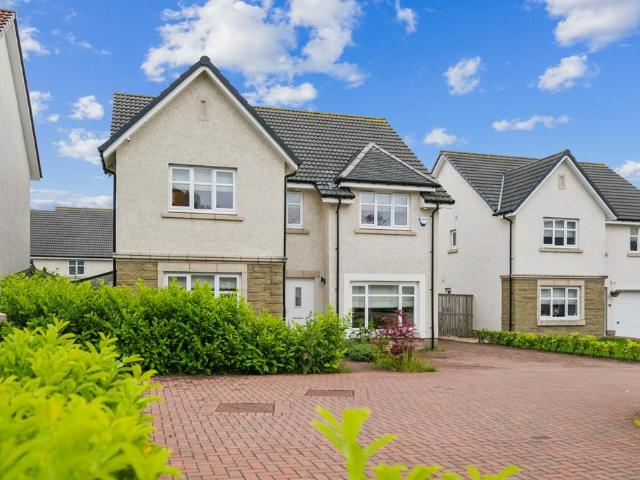 5 bedroom detached house to rent