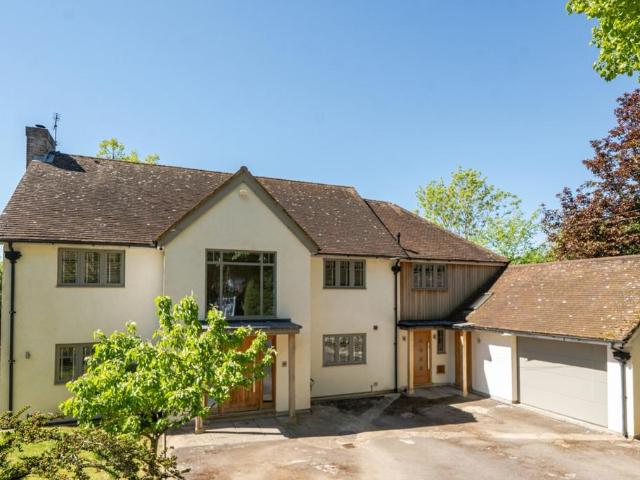 5 bedroom detached house to rent