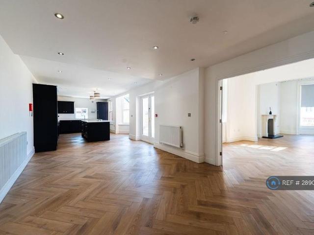 5 bedroom detached house to rent
