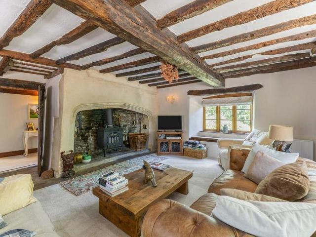 5 bedroom detached house to rent