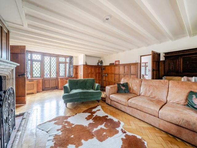 5 bedroom detached house to rent