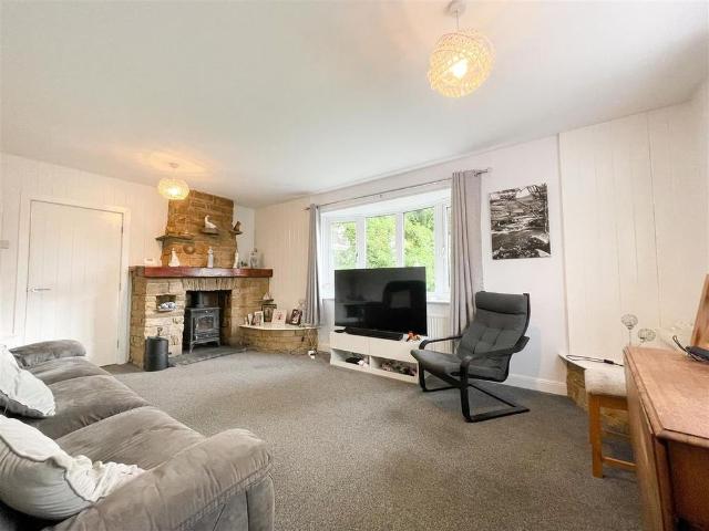 5 bedroom detached house to rent