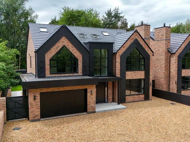 5 bedroom detached house to rent