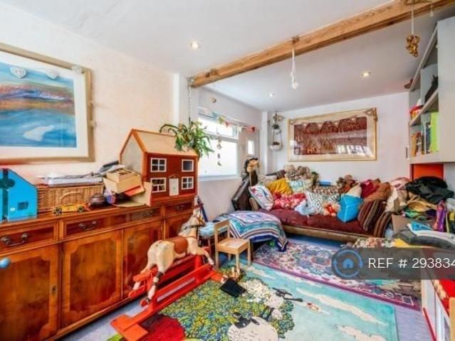 5 bedroom detached house to rent