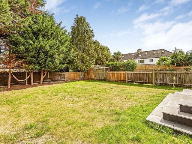 5 bedroom detached house to rent