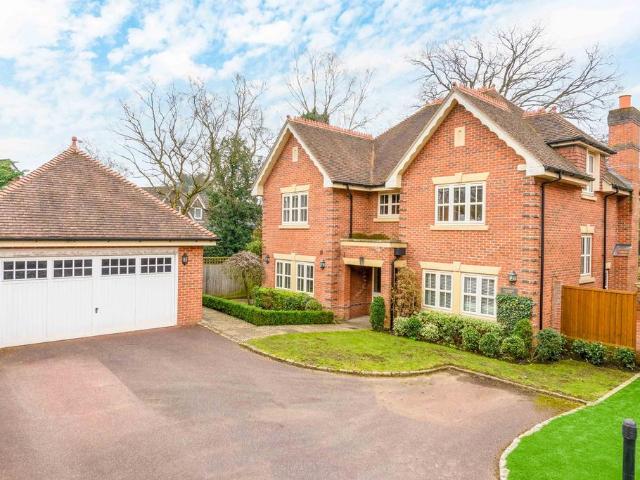 5 bedroom detached house to rent
