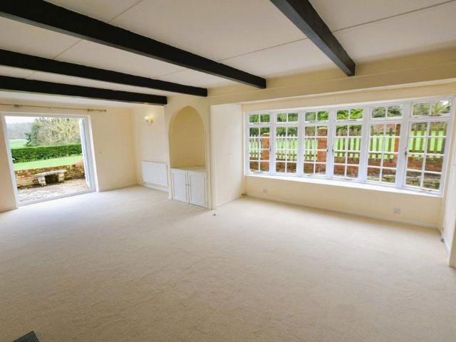 5 bedroom detached house to rent