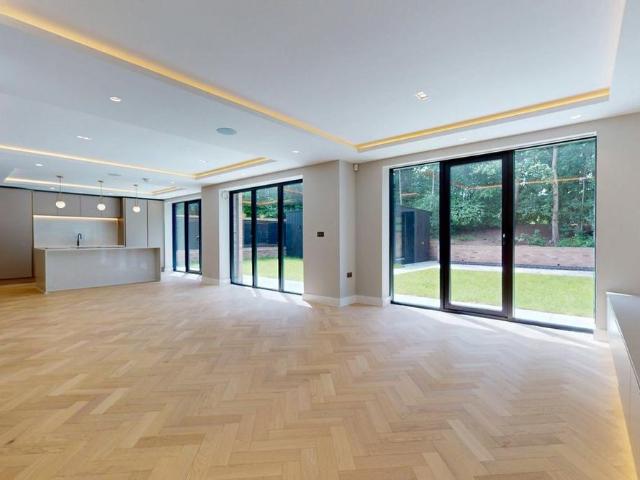 5 bedroom detached house to rent