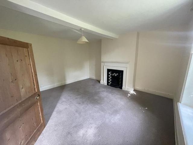 5 bedroom detached house to rent