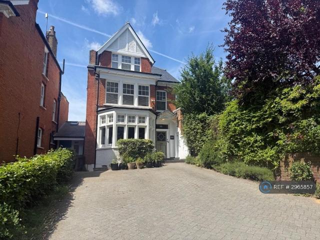 5 bedroom detached house to rent