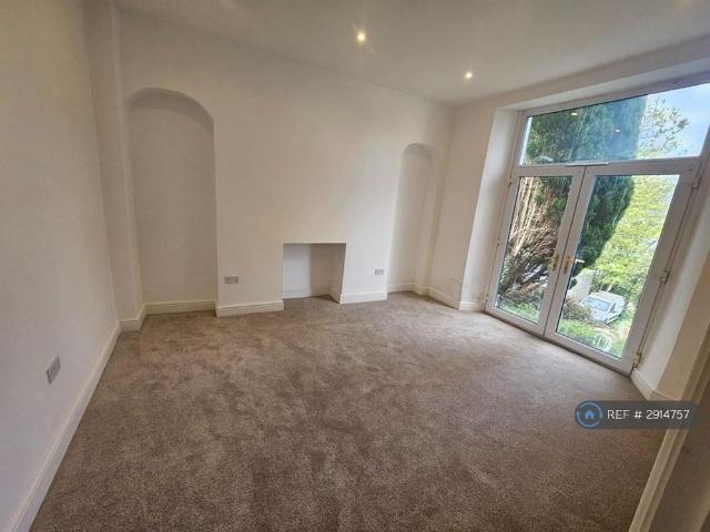5 bedroom detached house to rent