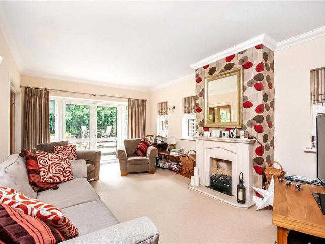 5 bedroom detached house to rent