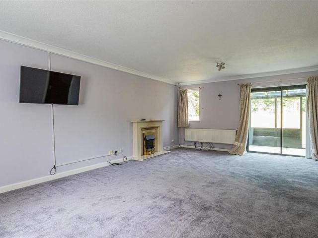 5 bedroom detached house to rent