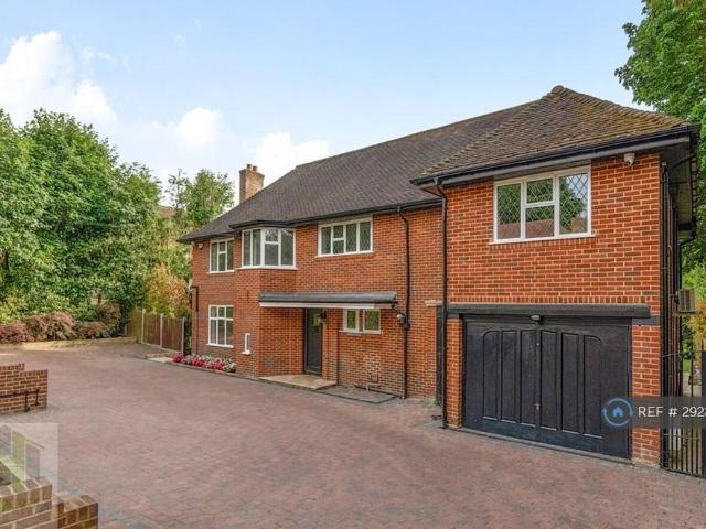 5 bedroom detached house to rent