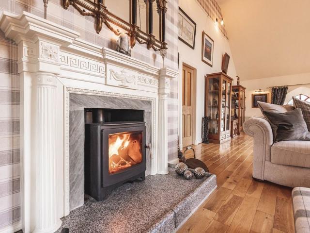 5 bedroom detached house to rent
