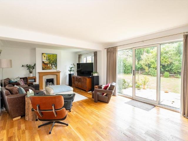 5 bedroom detached house to rent