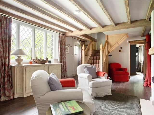 5 bedroom detached house to rent
