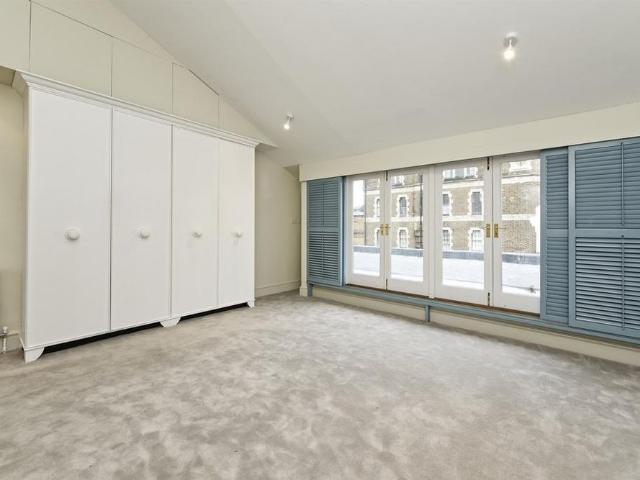 5 bedroom detached house to rent