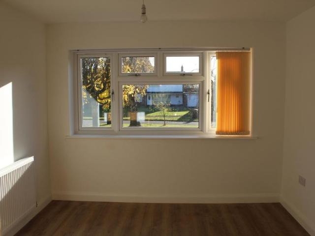 5 bedroom detached house to rent