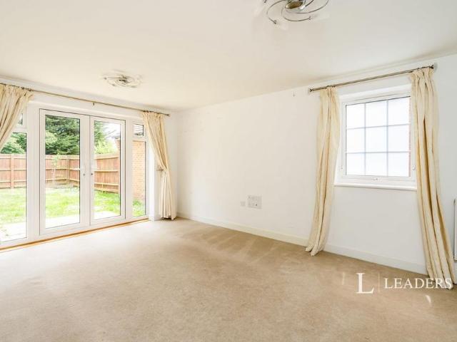 5 bedroom detached house to rent