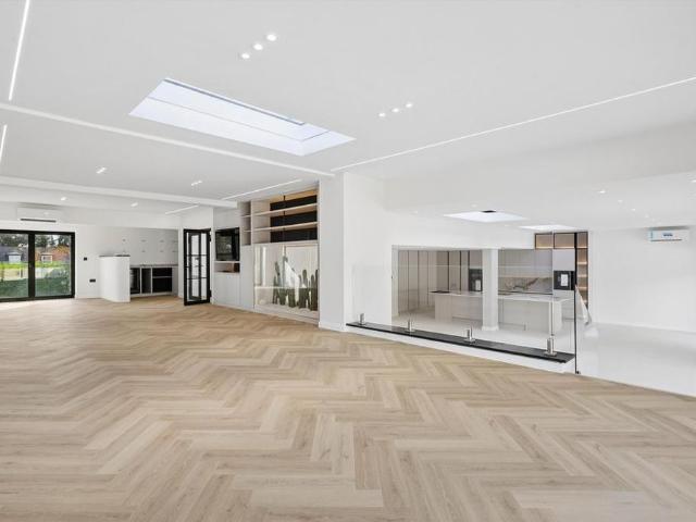 5 bedroom detached house to rent