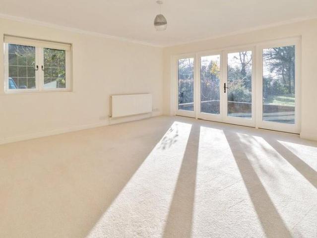5 bedroom detached house to rent