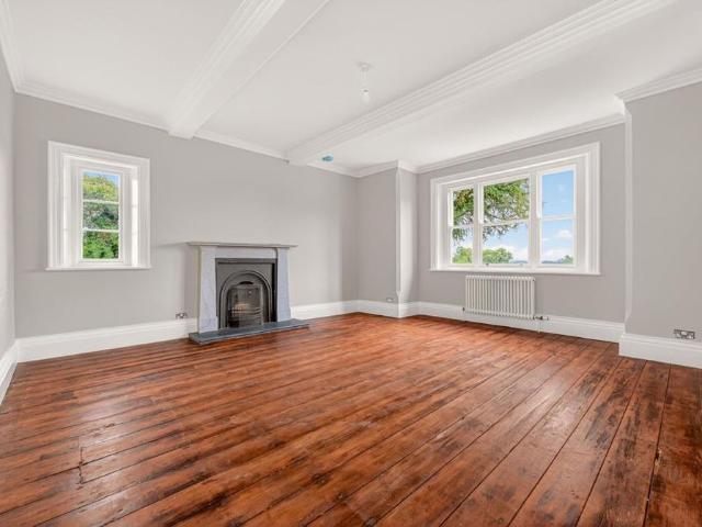 5 bedroom detached house to rent