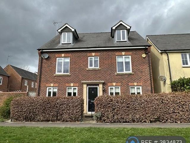 5 bedroom detached house to rent