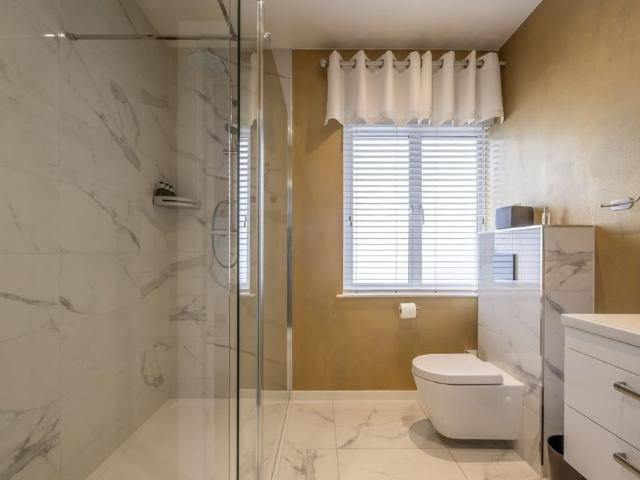 5 bedroom detached house to rent