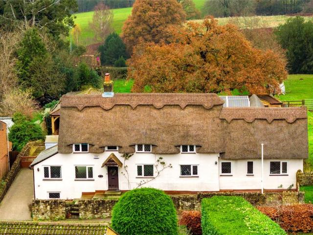 5 bedroom detached house to rent