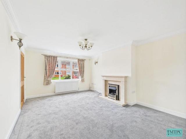 5 bedroom detached house to rent