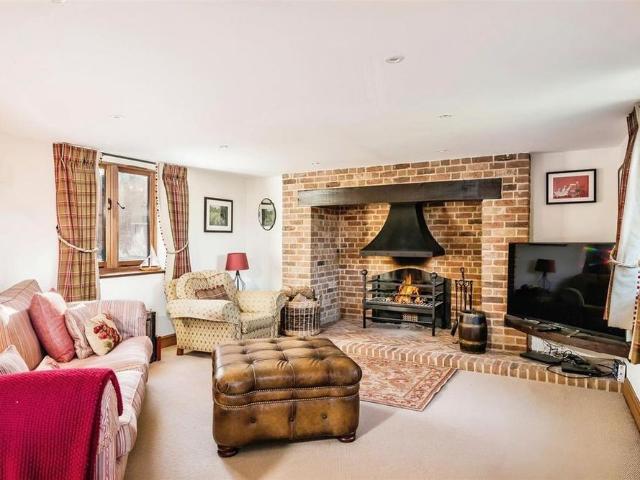 5 bedroom detached house to rent