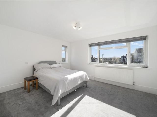 5 bedroom detached house to rent