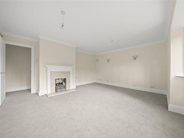 5 bedroom detached house to rent
