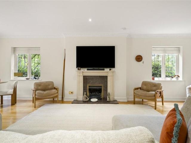 5 bedroom detached house to rent