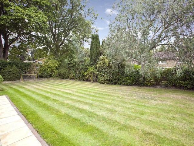 5 bedroom detached house to rent