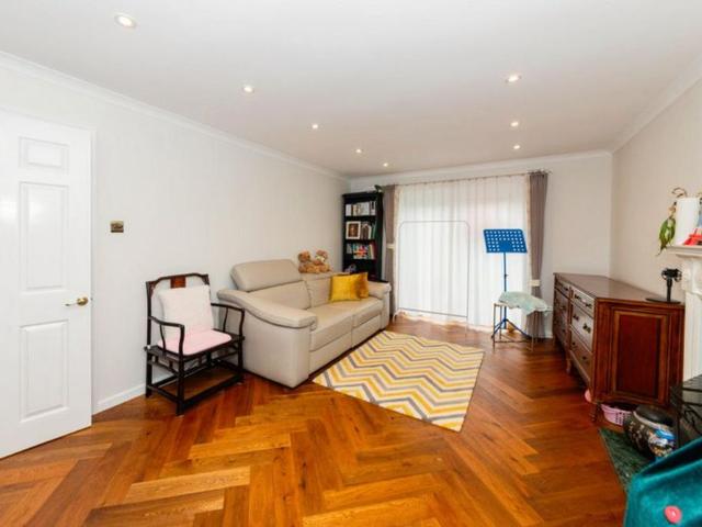 5 bedroom detached house to rent