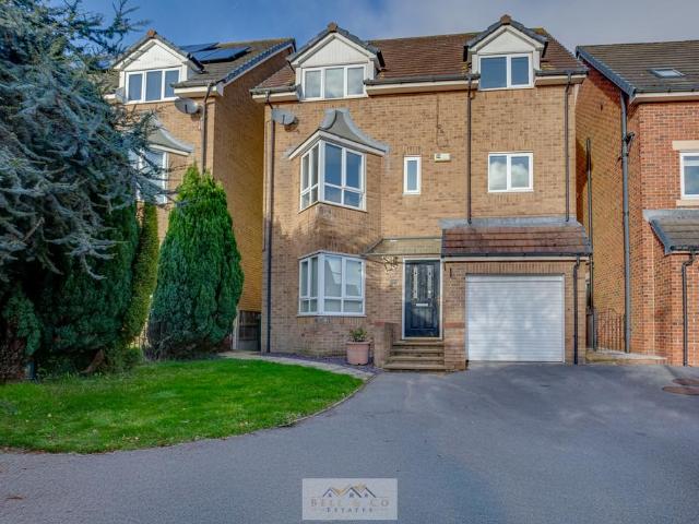 5 bedroom detached house to rent