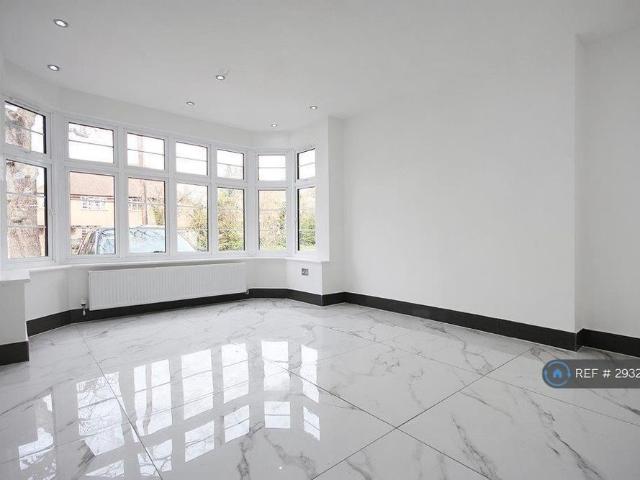 5 bedroom detached house to rent