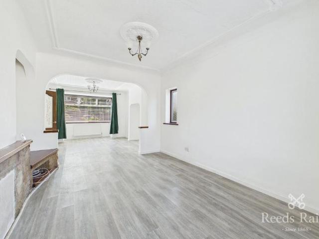 5 bedroom detached house to rent